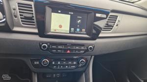 Blue Kia Niro 2018 in Siauliai, with an engine capacity of 1.60 L and mileage of 230 thousand km for 11500 €, photo 11 on AUTOMOTO.COM.LV