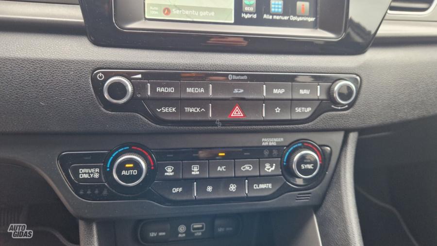 Blue Kia Niro 2018 in Siauliai, with an engine capacity of 1.60 L and mileage of 230 thousand km for 11500 €, photo 19 on AUTOMOTO.COM.LV