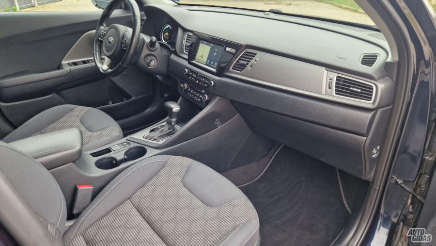 Blue Kia Niro 2018 in Siauliai, with an engine capacity of 1.60 L and mileage of 230 thousand km for 11500 €, photo 20 on AUTOMOTO.COM.LV