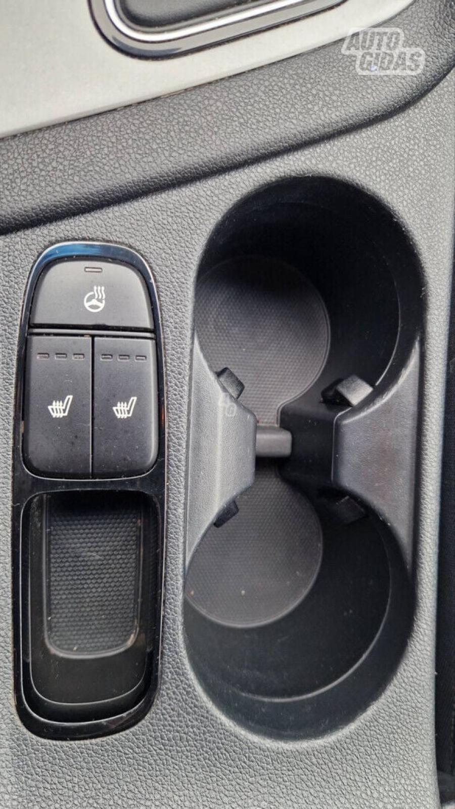 Blue Kia Niro 2018 in Siauliai, with an engine capacity of 1.60 L and mileage of 230 thousand km for 11500 €, photo 23 on AUTOMOTO.COM.LV