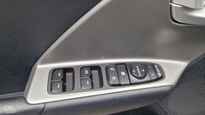 Blue Kia Niro 2018 in Siauliai, with an engine capacity of 1.60 L and mileage of 230 thousand km for 11500 €, photo 24 on AUTOMOTO.COM.LV