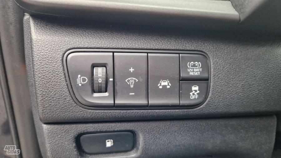 Blue Kia Niro 2018 in Siauliai, with an engine capacity of 1.60 L and mileage of 230 thousand km for 11500 €, photo 26 on AUTOMOTO.COM.LV