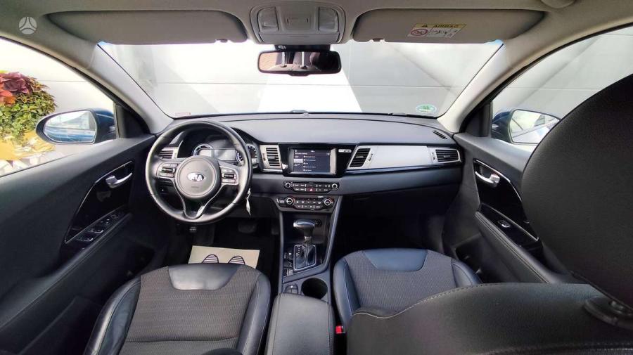Blue Kia Niro 2018 in Kaunas, with an engine capacity of 1.60 L and mileage of 197 thousand km for 11950 €, photo 3 on AUTOMOTO.COM.LV