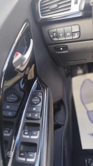 Blue Kia Niro 2018 in Kaunas, with an engine capacity of 1.60 L and mileage of 197 thousand km for 11950 €, photo 17 on AUTOMOTO.COM.LV