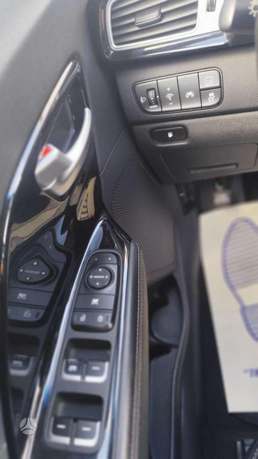 Blue Kia Niro 2018 in Kaunas, with an engine capacity of 1.60 L and mileage of 197 thousand km for 11950 €, photo 17 on AUTOMOTO.COM.LV
