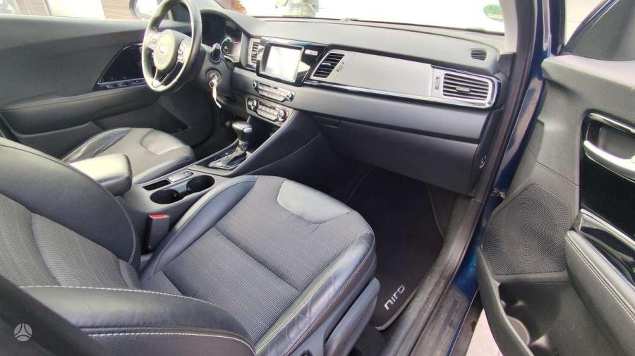 Blue Kia Niro 2018 in Kaunas, with an engine capacity of 1.60 L and mileage of 197 thousand km for 11950 €, photo 19 on AUTOMOTO.COM.LV