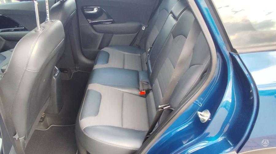 Blue Kia Niro 2018 in Kaunas, with an engine capacity of 1.60 L and mileage of 197 thousand km for 11950 €, photo 20 on AUTOMOTO.COM.LV