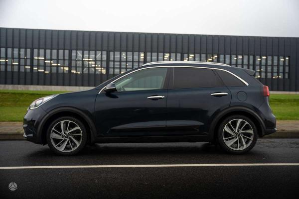 Blue Kia Niro 2018 in Vilnius, with an engine capacity of 1.58 L and mileage of 115 thousand km for 13000 €, photo 2 on AUTOMOTO.COM.LV