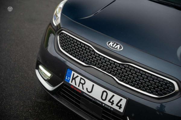 Blue Kia Niro 2018 in Vilnius, with an engine capacity of 1.58 L and mileage of 115 thousand km for 13000 €, photo 6 on AUTOMOTO.COM.LV