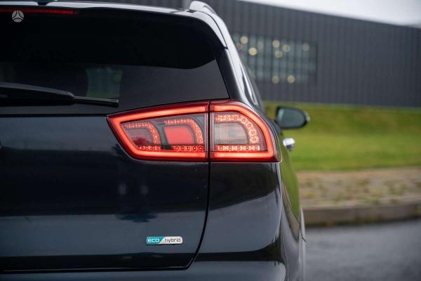Blue Kia Niro 2018 in Vilnius, with an engine capacity of 1.58 L and mileage of 115 thousand km for 13000 €, photo 10 on AUTOMOTO.COM.LV