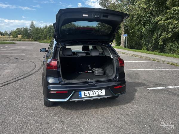 Zils Kia Niro 2018 Viļņa, ar dzinēja tilpumu 1.60 L un nobraukumu 140 tūkst. km par 13200 €, foto 6 vietnē AUTOMOTO.COM.LV