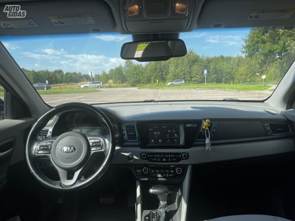 Zils Kia Niro 2018 Viļņa, ar dzinēja tilpumu 1.60 L un nobraukumu 140 tūkst. km par 13200 €, foto 8 vietnē AUTOMOTO.COM.LV