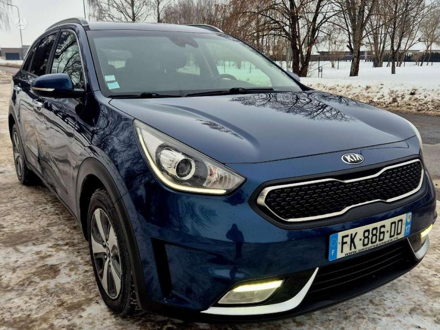 Blue Kia Niro 2019 in Taurage, with an engine capacity of 1.59 L and mileage of 217 thousand km for 7800 €, photo 4 on AUTOMOTO.COM.LV