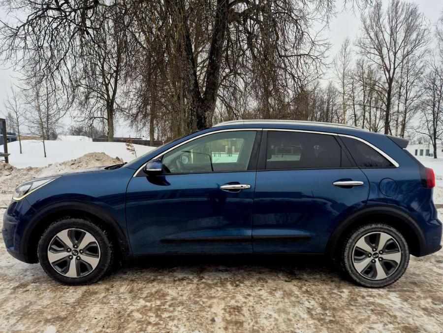Blue Kia Niro 2019 in Taurage, with an engine capacity of 1.59 L and mileage of 217 thousand km for 7800 €, photo 6 on AUTOMOTO.COM.LV