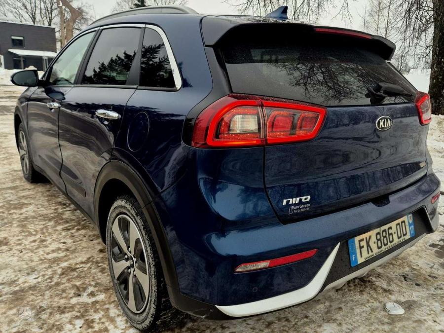 Blue Kia Niro 2019 in Taurage, with an engine capacity of 1.59 L and mileage of 217 thousand km for 7800 €, photo 7 on AUTOMOTO.COM.LV