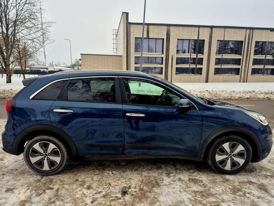 Blue Kia Niro 2019 in Taurage, with an engine capacity of 1.59 L and mileage of 217 thousand km for 7800 €, photo 10 on AUTOMOTO.COM.LV