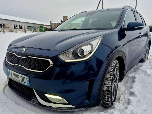 Blue Kia Niro 2019 in Klaipeda, with an engine capacity of 1.59 L and mileage of 217 thousand km for 7800 €, photo 1 on AUTOMOTO.COM.LV