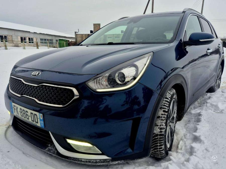 Blue Kia Niro 2019 in Klaipeda, with an engine capacity of 1.59 L and mileage of 217 thousand km for 7800 €, photo 1 on AUTOMOTO.COM.LV