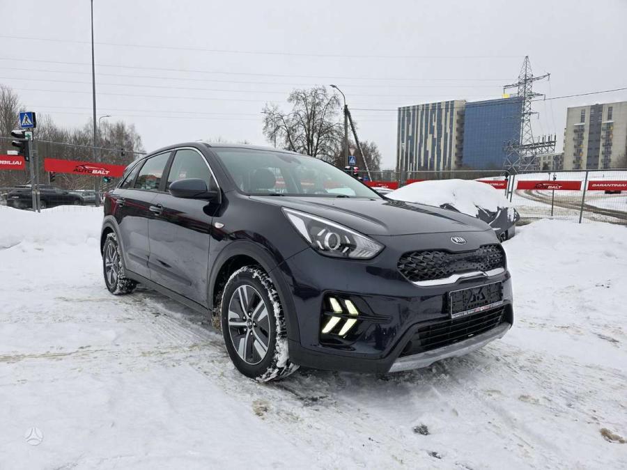 Blue Kia Niro 2020 in Vilnius, with an engine capacity of 1.58 L and mileage of 90 thousand km for 16000 €, photo 1 on AUTOMOTO.COM.LV