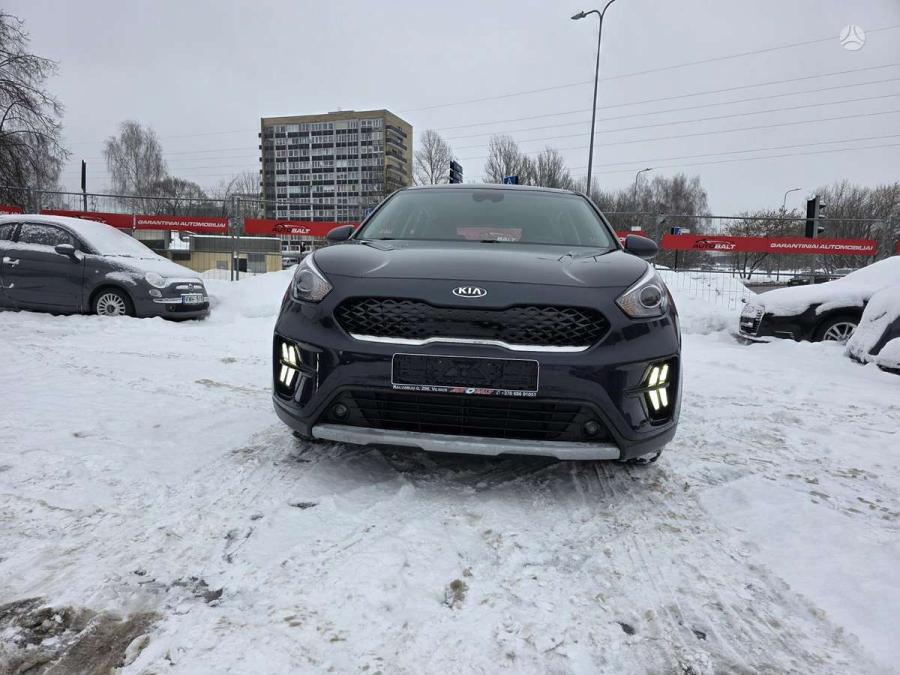 Blue Kia Niro 2020 in Vilnius, with an engine capacity of 1.58 L and mileage of 90 thousand km for 16000 €, photo 3 on AUTOMOTO.COM.LV