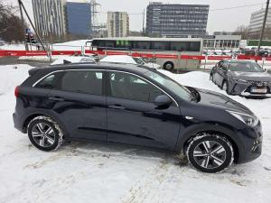 Blue Kia Niro 2020 in Vilnius, with an engine capacity of 1.58 L and mileage of 90 thousand km for 16000 €, photo 4 on AUTOMOTO.COM.LV