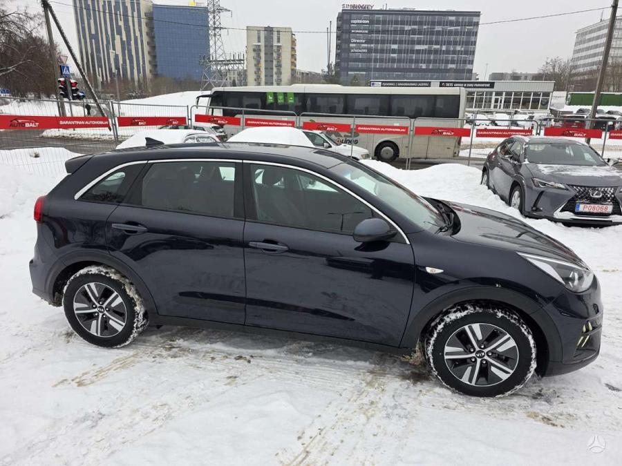 Blue Kia Niro 2020 in Vilnius, with an engine capacity of 1.58 L and mileage of 90 thousand km for 16000 €, photo 4 on AUTOMOTO.COM.LV