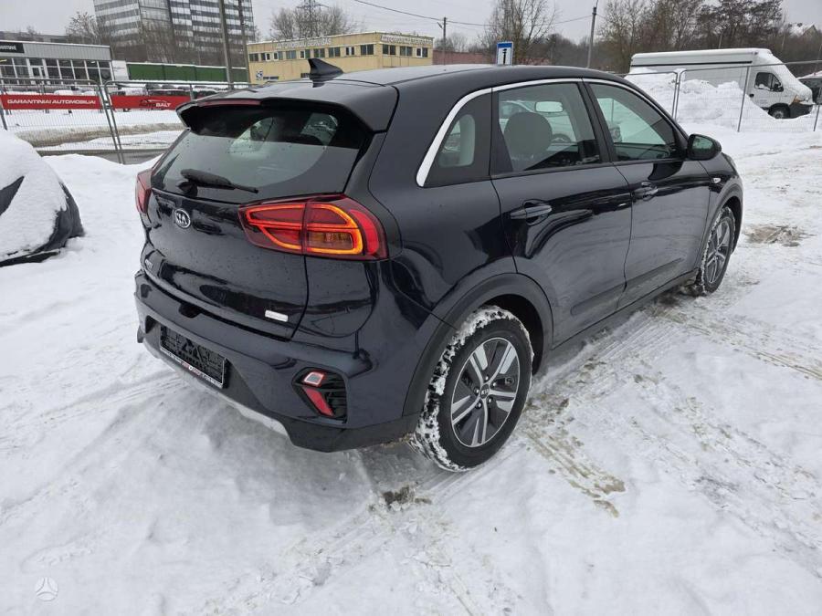 Blue Kia Niro 2020 in Vilnius, with an engine capacity of 1.58 L and mileage of 90 thousand km for 16000 €, photo 5 on AUTOMOTO.COM.LV