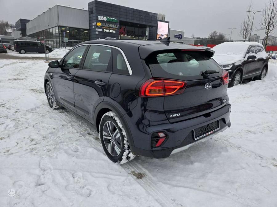 Blue Kia Niro 2020 in Vilnius, with an engine capacity of 1.58 L and mileage of 90 thousand km for 16000 €, photo 6 on AUTOMOTO.COM.LV