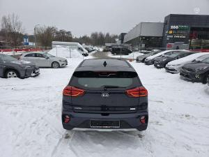 Blue Kia Niro 2020 in Vilnius, with an engine capacity of 1.58 L and mileage of 90 thousand km for 16000 €, photo 7 on AUTOMOTO.COM.LV