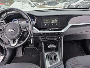 Blue Kia Niro 2020 in Vilnius, with an engine capacity of 1.58 L and mileage of 90 thousand km for 16000 €, photo 19 on AUTOMOTO.COM.LV