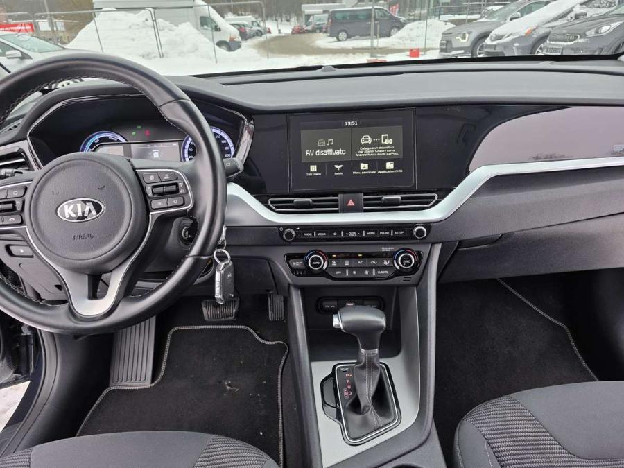 Blue Kia Niro 2020 in Vilnius, with an engine capacity of 1.58 L and mileage of 90 thousand km for 16000 €, photo 19 on AUTOMOTO.COM.LV