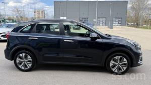 Blue Kia Niro 2020 in Riga, with an engine capacity of 0.00 L and mileage of 142 thousand km for 15900 €, photo 6 on AUTOMOTO.COM.LV
