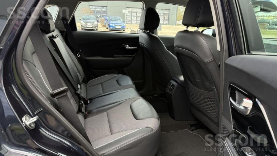 Blue Kia Niro 2020 in Riga, with an engine capacity of 0.00 L and mileage of 142 thousand km for 15900 €, photo 15 on AUTOMOTO.COM.LV