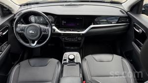 Blue Kia Niro 2020 in Riga, with an engine capacity of 0.00 L and mileage of 142 thousand km for 15900 €, photo 17 on AUTOMOTO.COM.LV
