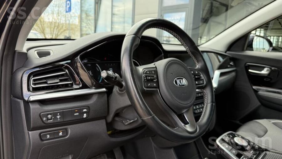 Blue Kia Niro 2020 in Riga, with an engine capacity of 0.00 L and mileage of 142 thousand km for 15900 €, photo 18 on AUTOMOTO.COM.LV