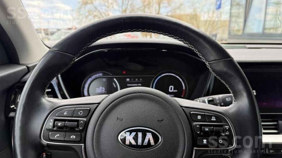 Blue Kia Niro 2020 in Riga, with an engine capacity of 0.00 L and mileage of 142 thousand km for 15900 €, photo 19 on AUTOMOTO.COM.LV