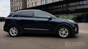 Синий Киа Niro 2020 в Рига, объемом двигателя 1.60 л и пробегом 65 тыс. км за 18900 €, фото 5 на AUTOMOTO.COM.LV