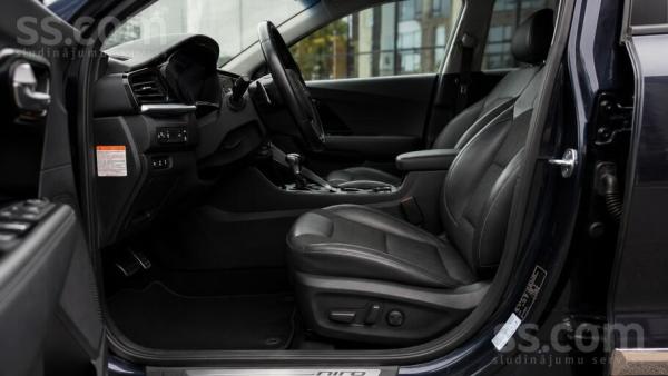 Синий Киа Niro 2020 в Рига, объемом двигателя 1.60 л и пробегом 65 тыс. км за 18900 €, фото 6 на AUTOMOTO.COM.LV