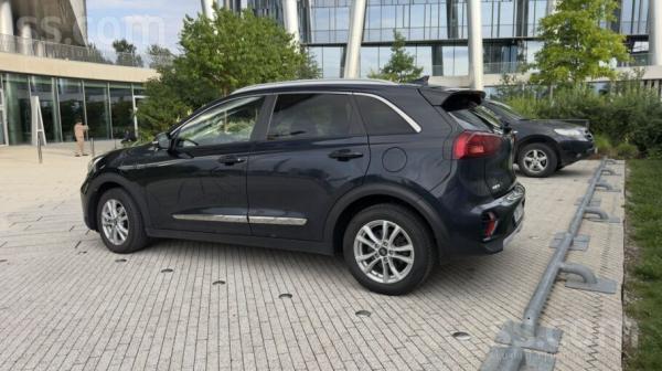 Blue Kia Niro 2020 in Riga, with an engine capacity of 1.60 L and mileage of 65 thousand km for 18500 €, photo 3 on AUTOMOTO.COM.LV