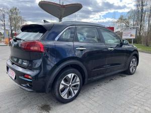 Blue Kia Niro 2020 in Taurage, with an engine capacity of 0.00 L and mileage of 212 thousand km for 12600 €, photo 5 on AUTOMOTO.COM.LV