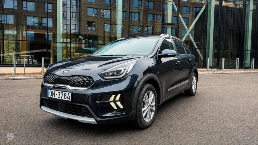 Blue Kia Niro 2020 in Riga, with an engine capacity of 1.58 L and mileage of 65 thousand km for 18490 €, photo 1 on AUTOMOTO.COM.LV