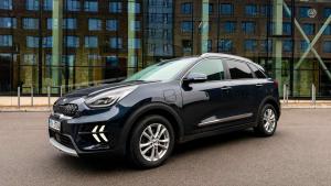 Blue Kia Niro 2020 in Riga, with an engine capacity of 1.58 L and mileage of 65 thousand km for 18490 €, photo 3 on AUTOMOTO.COM.LV