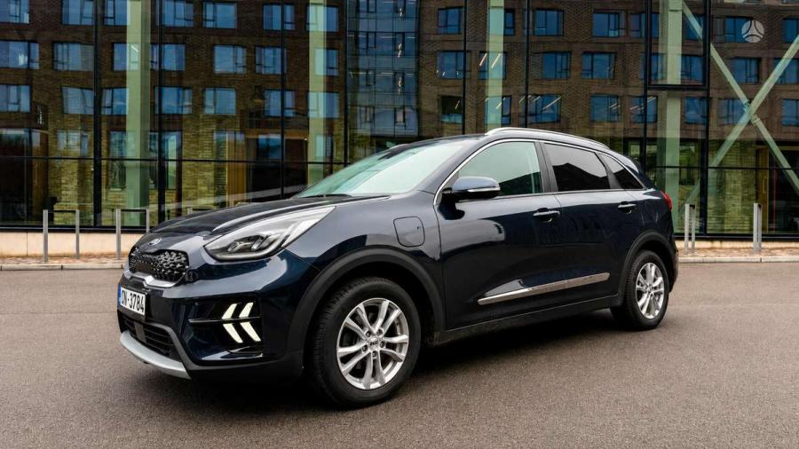 Blue Kia Niro 2020 in Riga, with an engine capacity of 1.58 L and mileage of 65 thousand km for 18490 €, photo 3 on AUTOMOTO.COM.LV