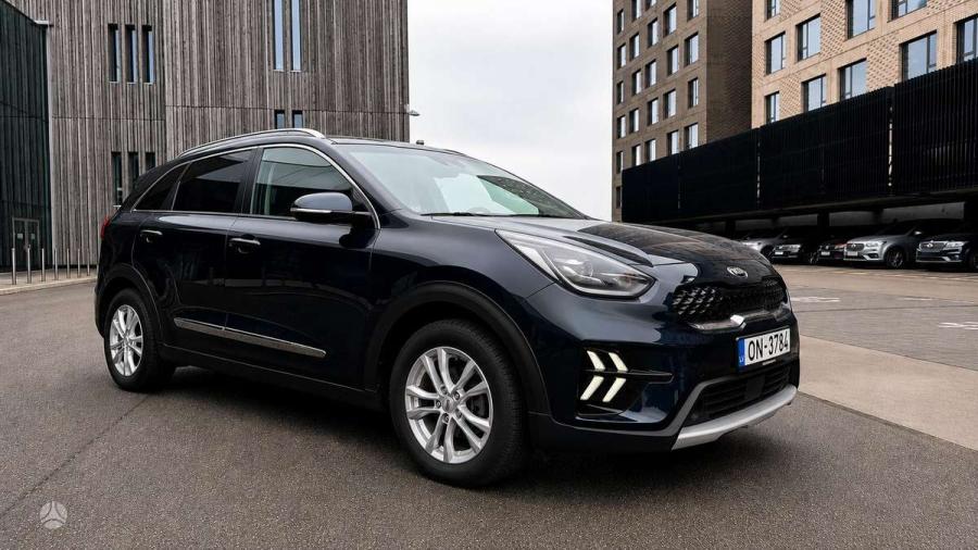 Blue Kia Niro 2020 in Riga, with an engine capacity of 1.58 L and mileage of 65 thousand km for 18490 €, photo 4 on AUTOMOTO.COM.LV