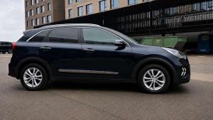 Blue Kia Niro 2020 in Riga, with an engine capacity of 1.58 L and mileage of 65 thousand km for 18490 €, photo 5 on AUTOMOTO.COM.LV