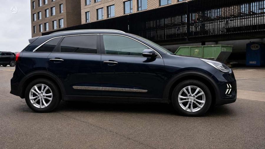Blue Kia Niro 2020 in Riga, with an engine capacity of 1.58 L and mileage of 65 thousand km for 18490 €, photo 5 on AUTOMOTO.COM.LV