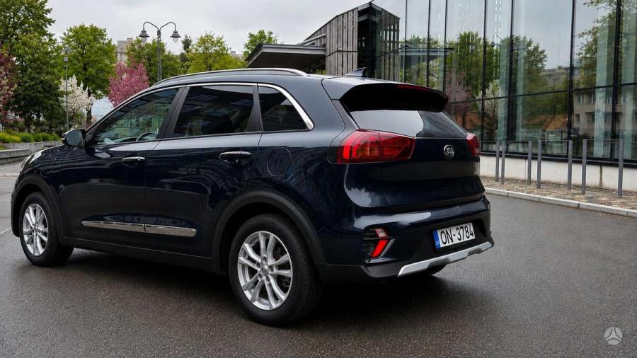 Blue Kia Niro 2020 in Riga, with an engine capacity of 1.58 L and mileage of 65 thousand km for 18490 €, photo 6 on AUTOMOTO.COM.LV