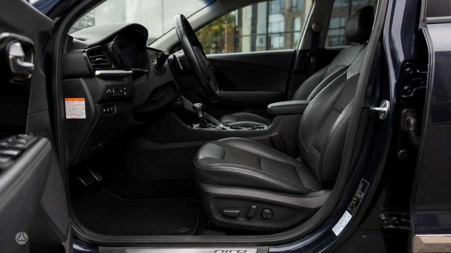 Blue Kia Niro 2020 in Riga, with an engine capacity of 1.58 L and mileage of 65 thousand km for 18490 €, photo 7 on AUTOMOTO.COM.LV