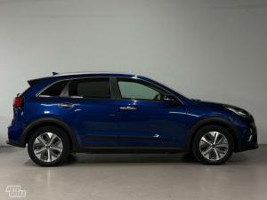 Blue Kia Niro 2021 in Kaunas, with an engine capacity of 0.00 L and mileage of 47 thousand km for 24264 €, photo 5 on AUTOMOTO.COM.LV