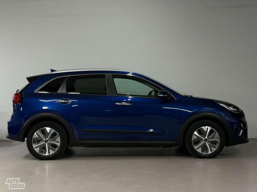 Blue Kia Niro 2021 in Kaunas, with an engine capacity of 0.00 L and mileage of 47 thousand km for 24264 €, photo 5 on AUTOMOTO.COM.LV